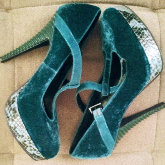 RACHEL Rachel Roy | Shoes | Beautiful Ocean Greenblue Velvet Platform ...